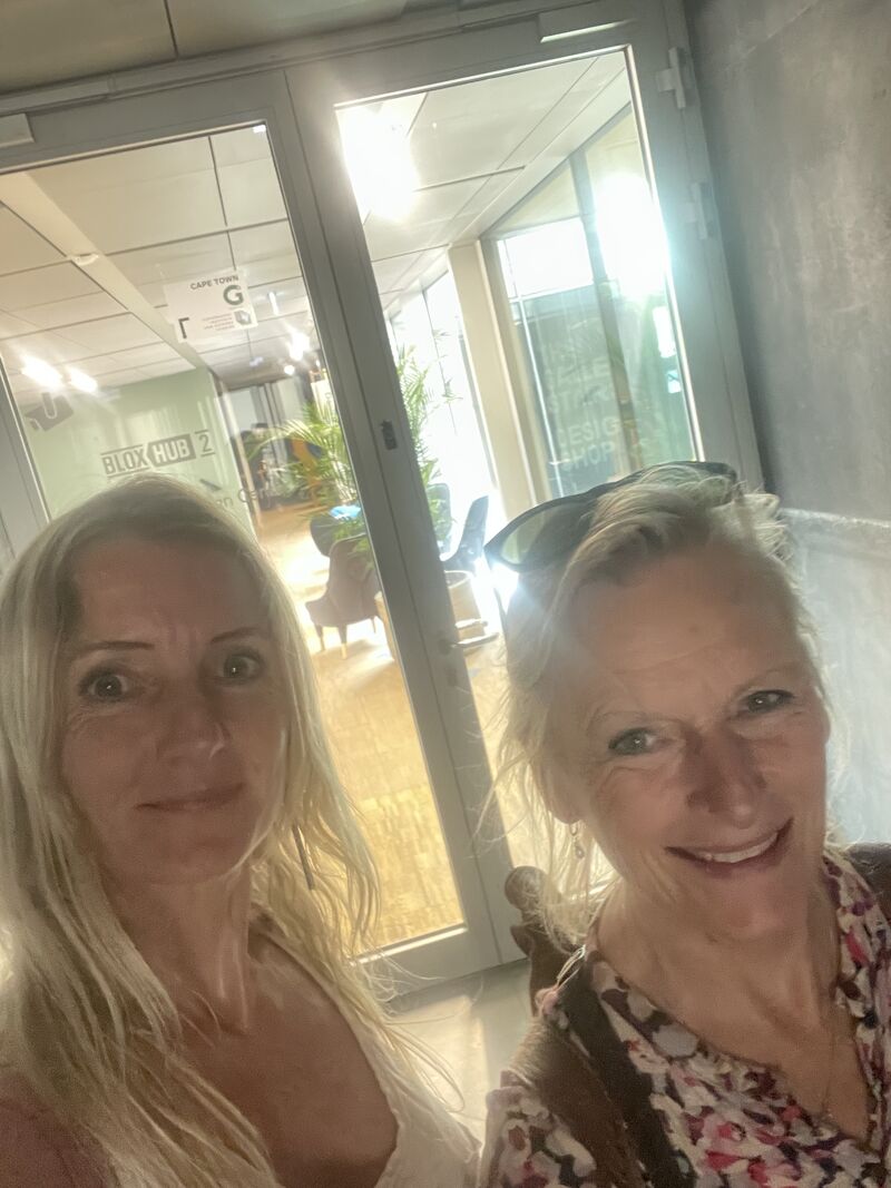 Anne Friis og Nira G - Translatørforeningen